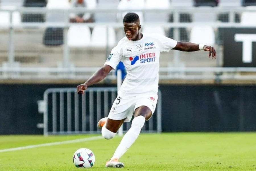 3 raisons pour lesquelles le RC Lens doit recruter Formose Mendy cet ...