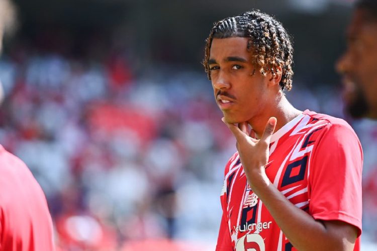 Leny Yoro serait dans le viseur du PSG et de Chelsea | AfricaFoot