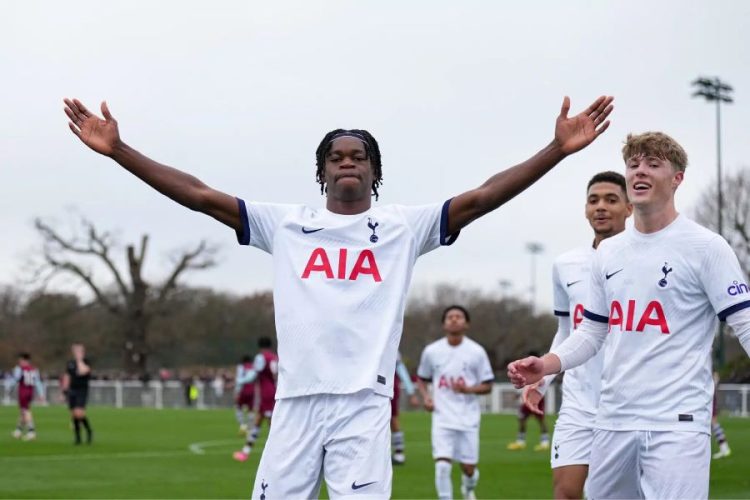 Callum Olusesi signe son premier contrat pro avec Tottenham | AfricaFoot