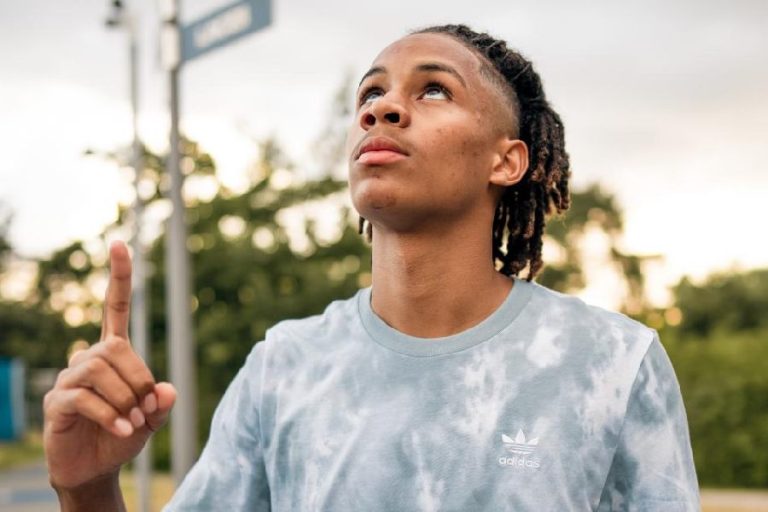 Mathis Amougou déjà sacrifié par l'AS Saint-Étienne ? | AfricaFoot